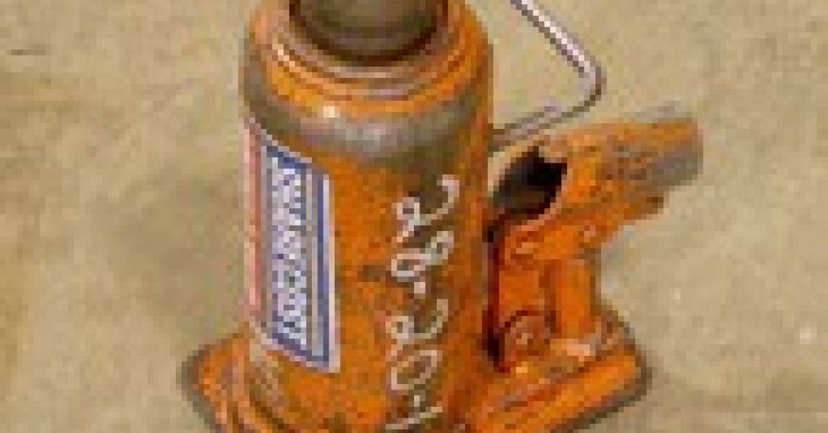 Hydraulic Bottle Jack, 12-1/2 ton | Sharecost Rentals & Sales